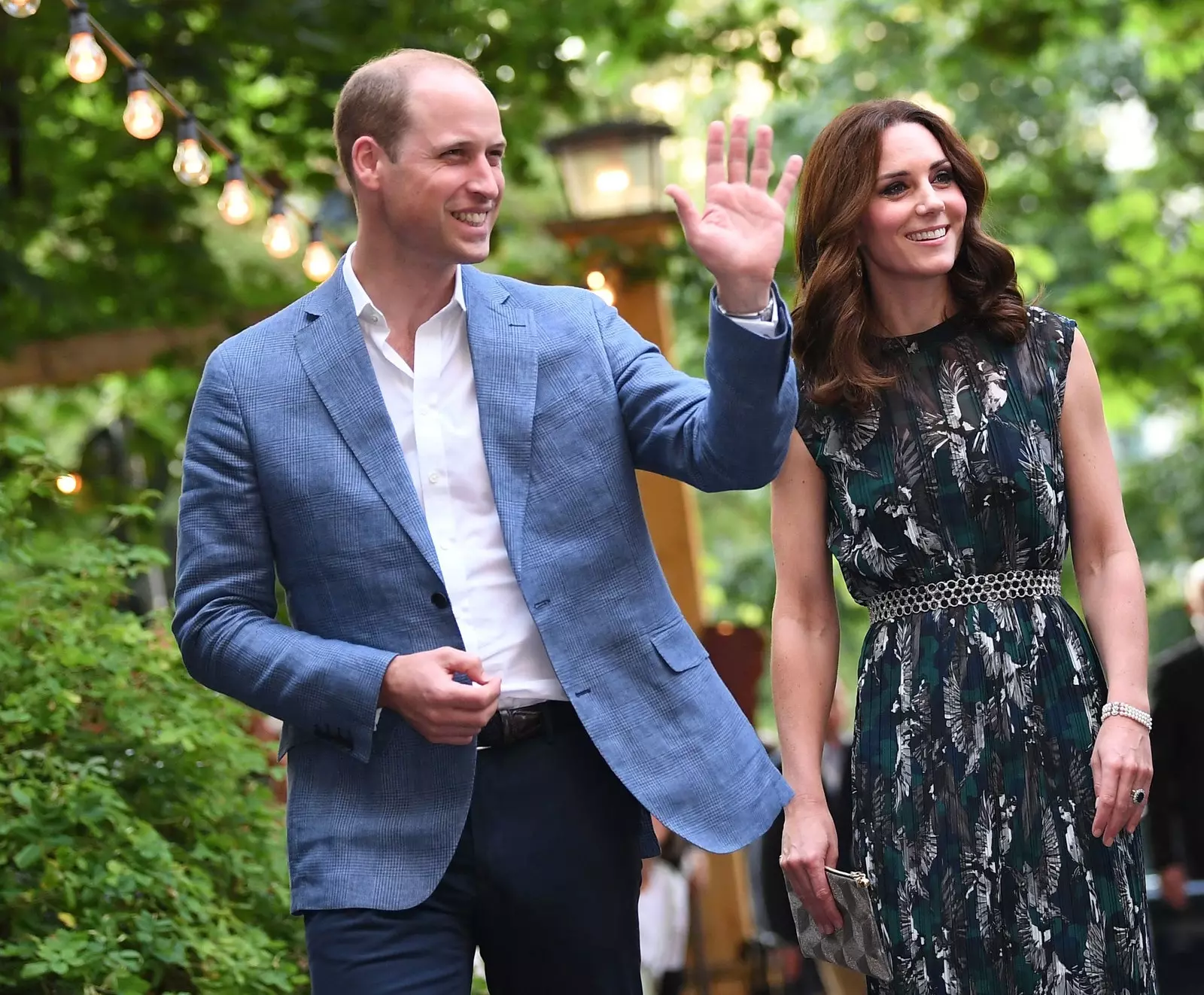 Runtii Kate Middleton si edeb darro ah ma u samaysay amiir William? Waxaan falanqaynaynaa muuqaalka muranka