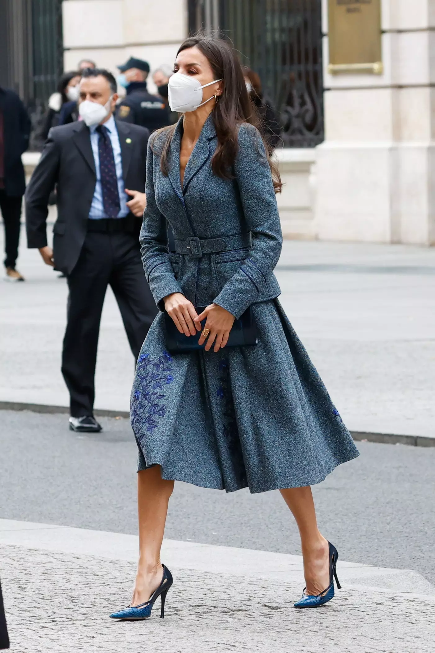 Letizia bei der Übergabe der Ehrenmedaille an die Hispania Nostra Association im Jahr 2019 mit Sakko und Rockanzug...