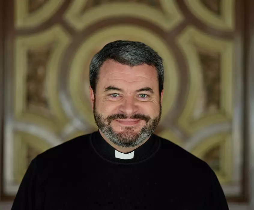 Pater Enrique González was de eerste priester die de Emmaus-retraites in Spanje organiseerde.