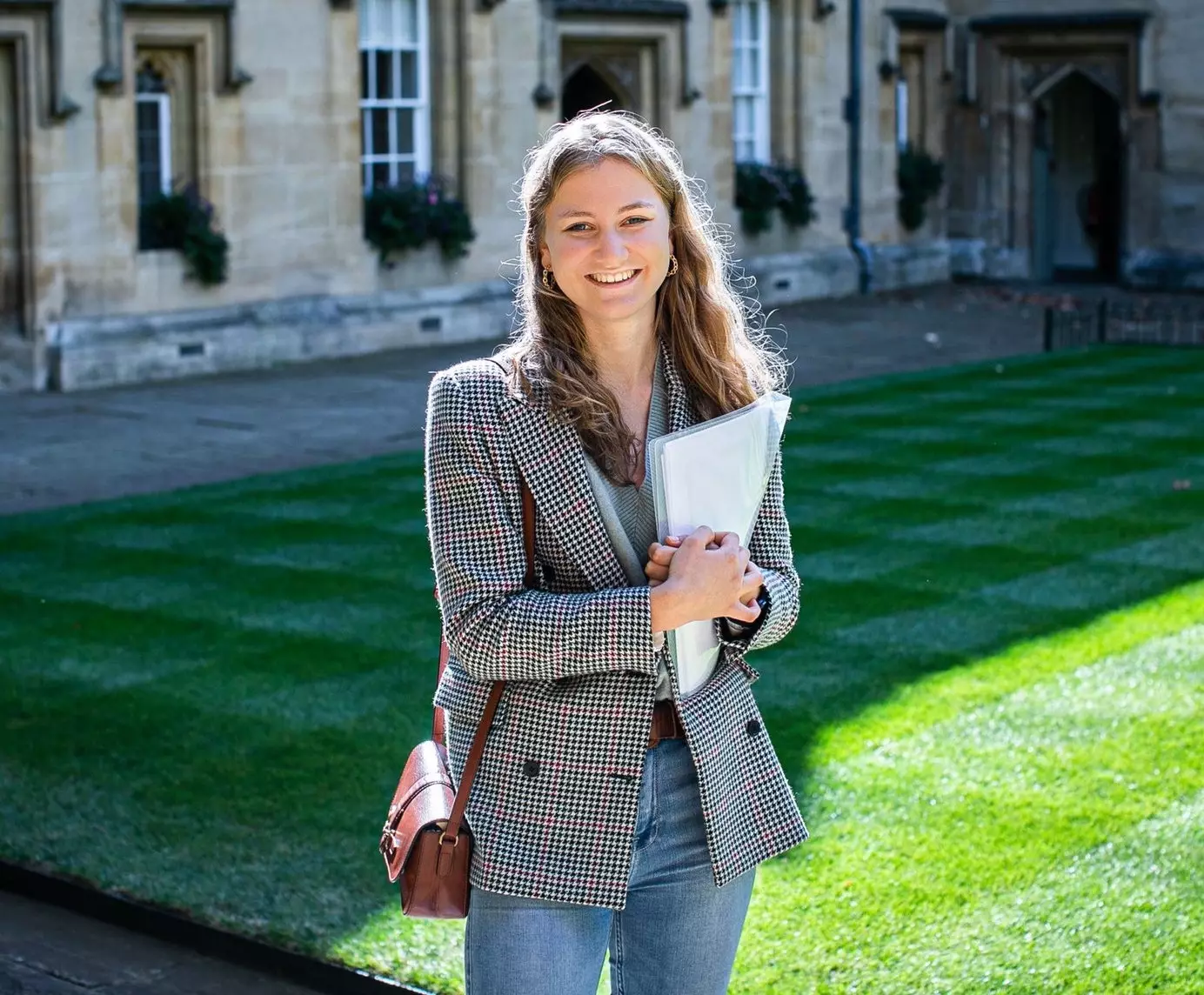 Elisabeth dari Belgia tiba di Oxford untuk pemotretan dalam rangka merayakan hari pertamanya masuk universitas