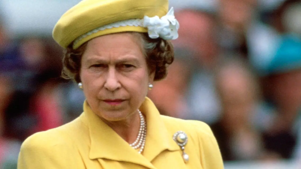 Nu vet vi hur man uttalar att tala som drottning Elizabeth II