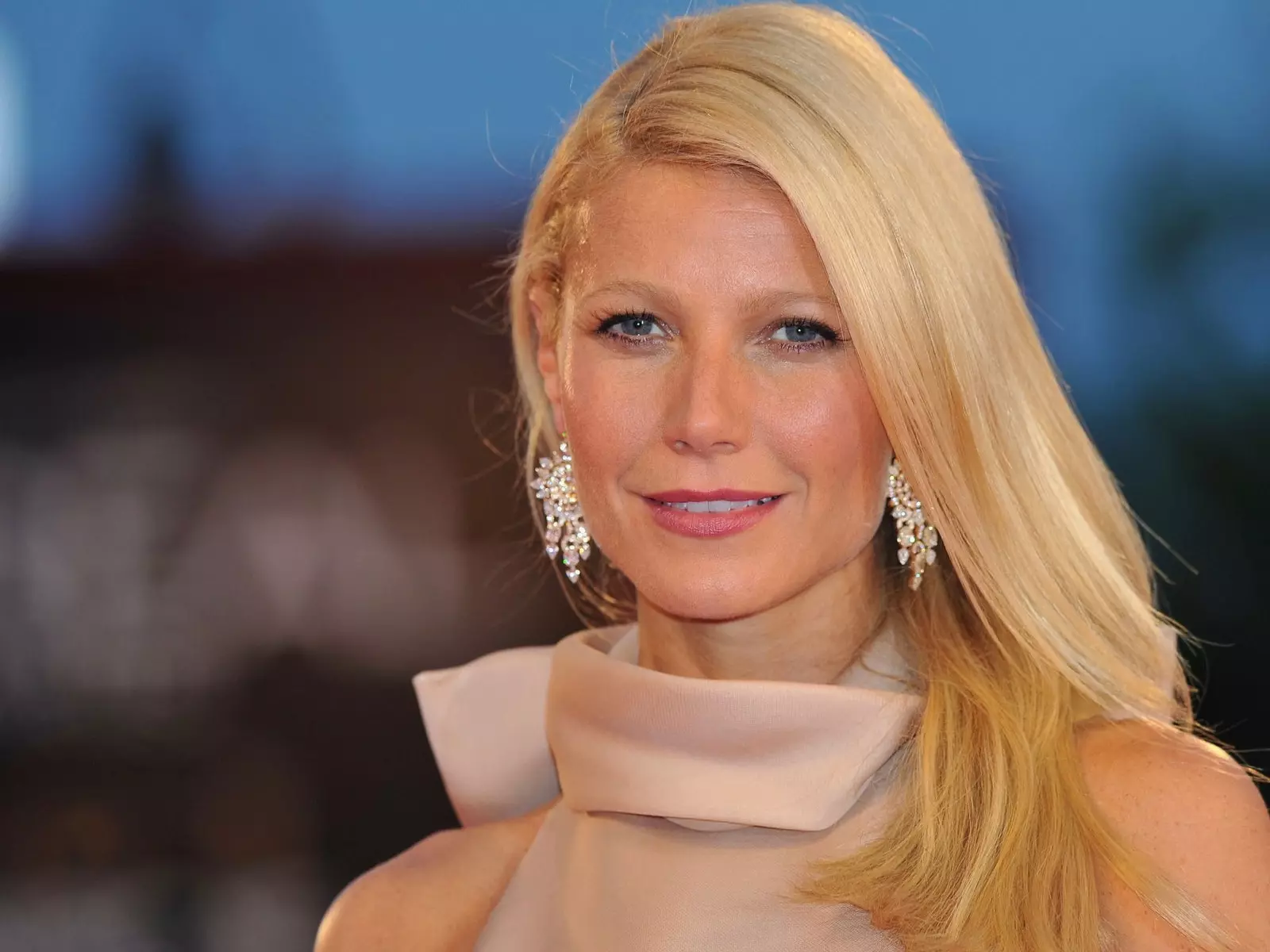 Gwyneth Paltrow masihan upeti pangsaéna pikeun 'Tujuh' kalayan kostum Lebaran na