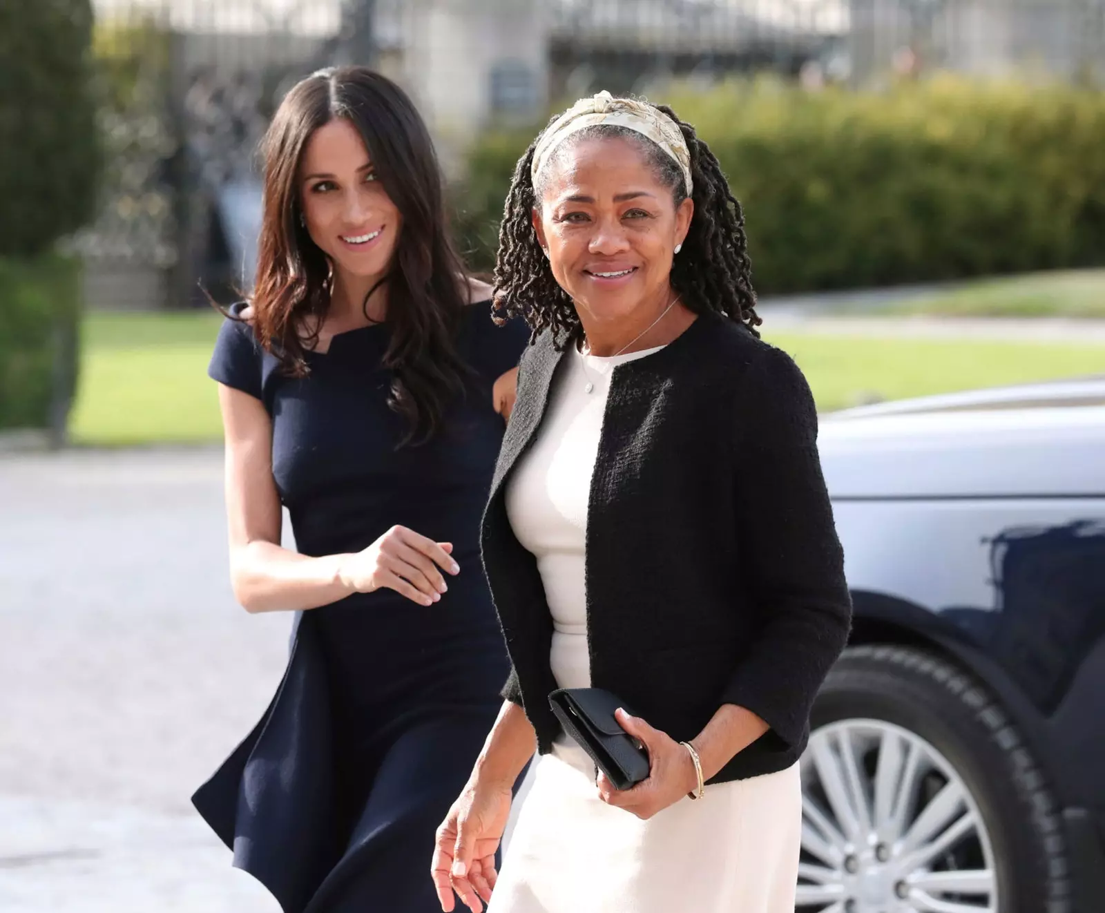 Meghan Markle và Doria Ragland.