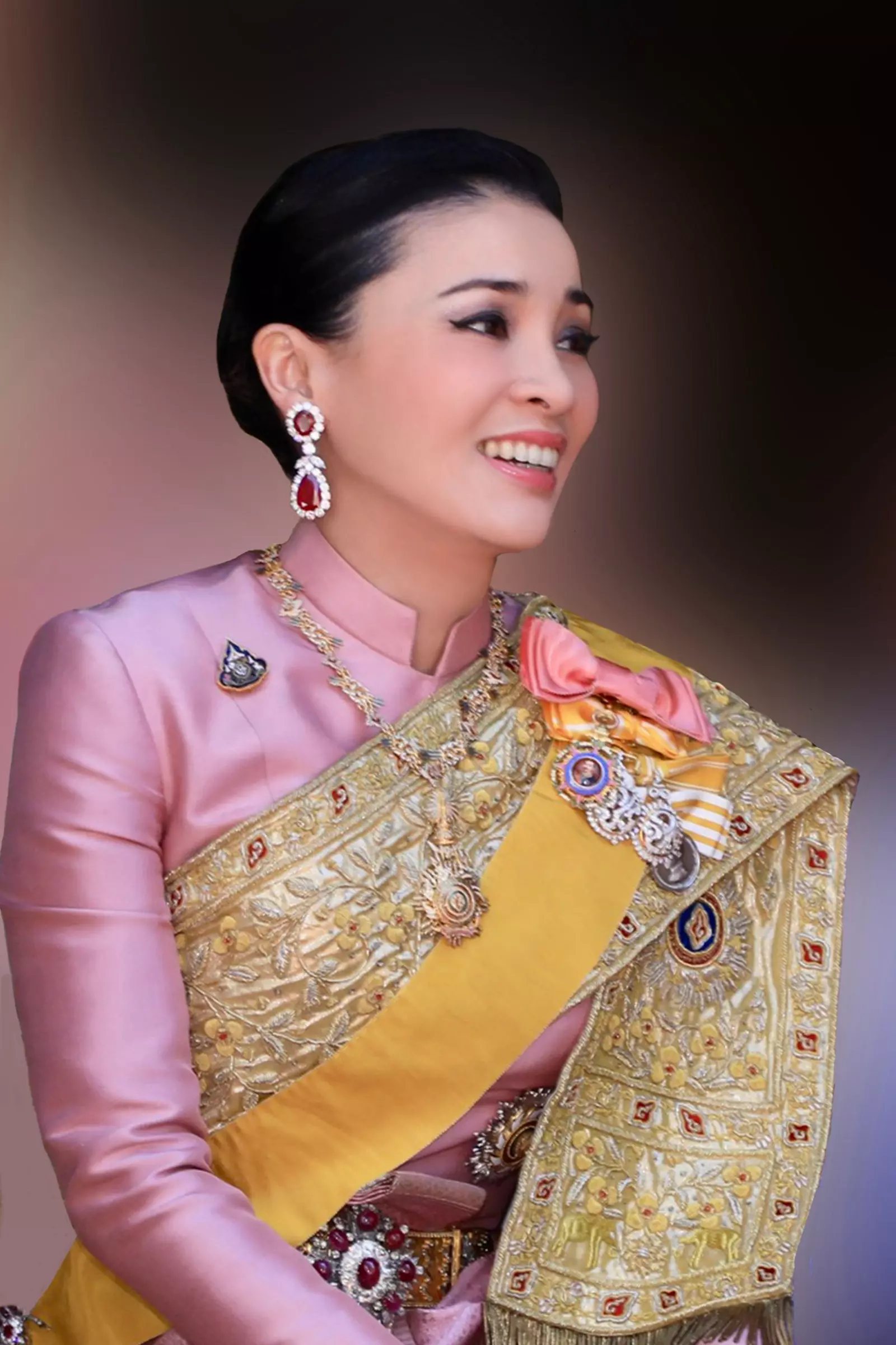 Eyi ni Queen ti Thailand tuntun awọn aworan osise akọkọ ti Suthida