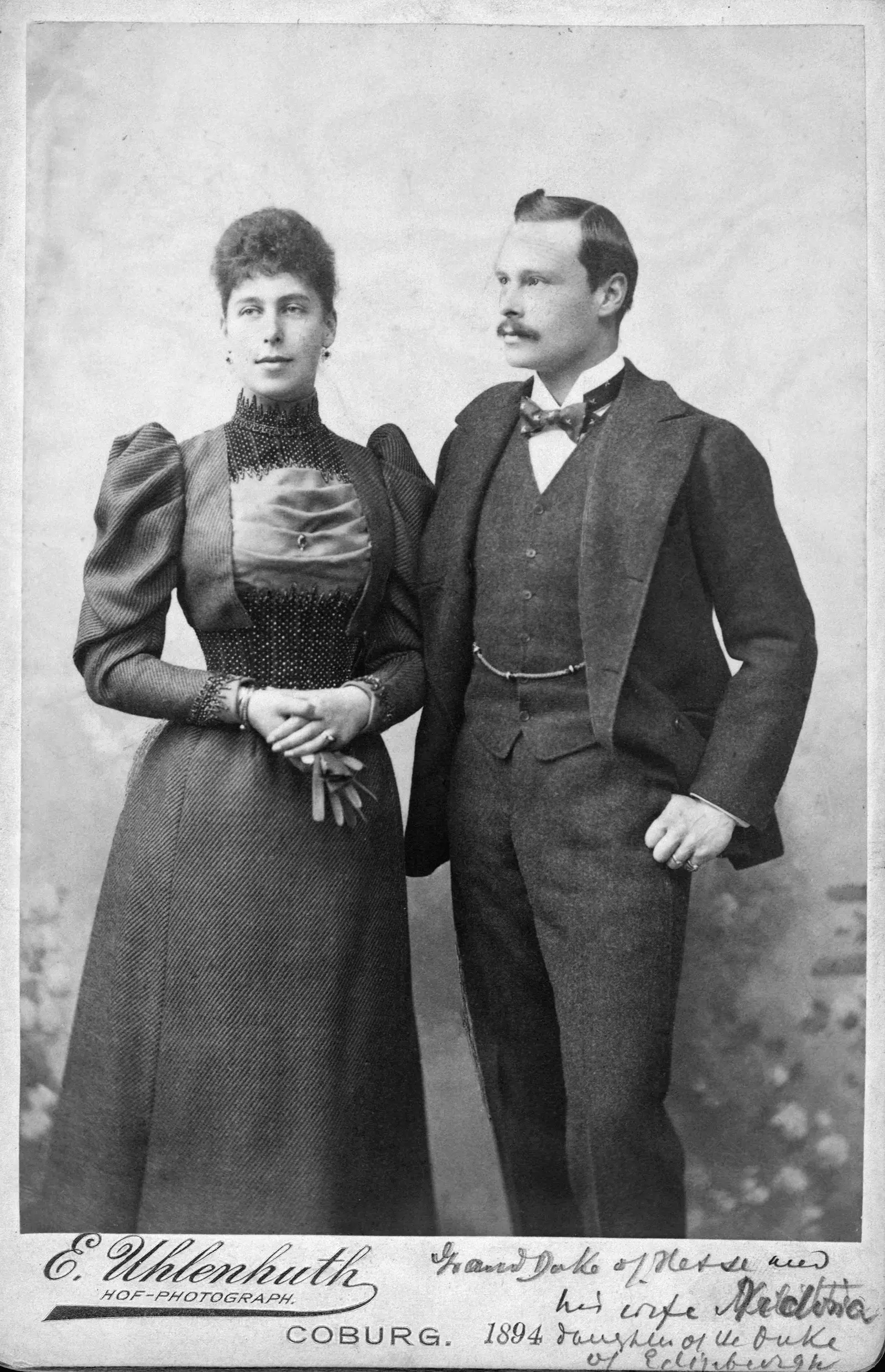 Прынцэса Вікторыя Меліта і яе муж Эрнст Людвіг Вялікі герцаг Гесэнскі сфатаграфавалі ў 1894 годзе.