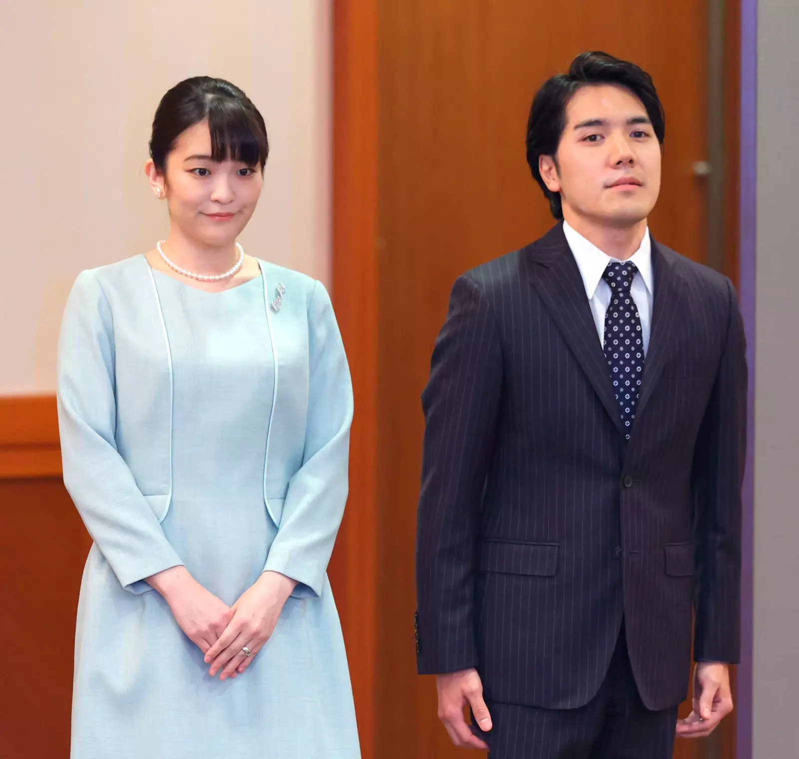 Mako a Kei Komuro na tiskové konferenci po jejich svatbě