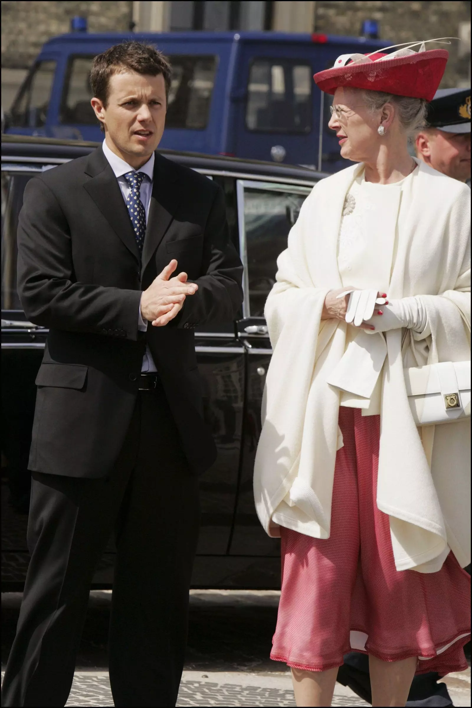 Il principe Frederik con sua madre, la regina Margherita II di Danimarca.