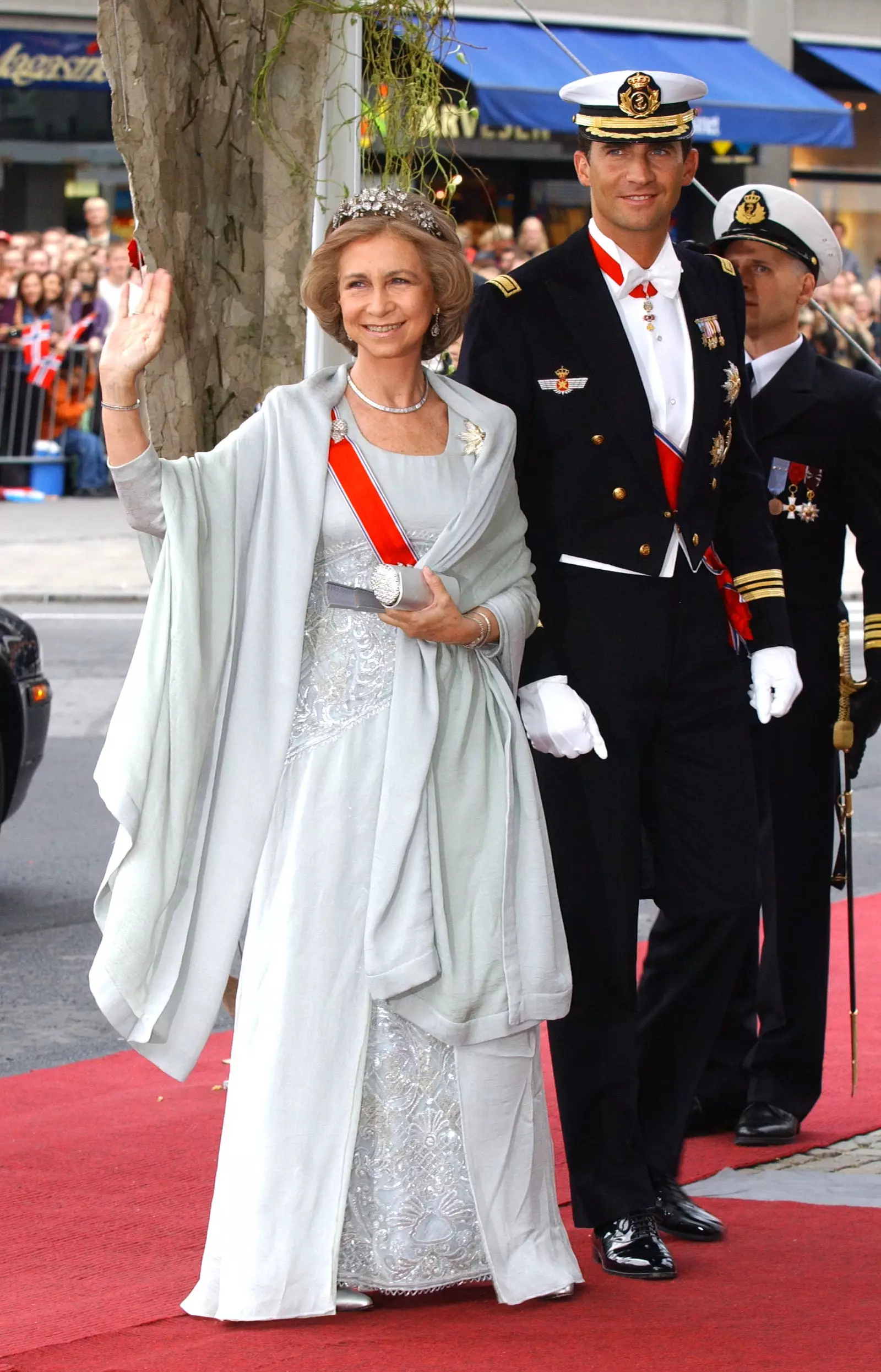 Doña Sofia och kung Felipe VI vid bröllopet mellan MetteMarit och Hakoon av Norge.