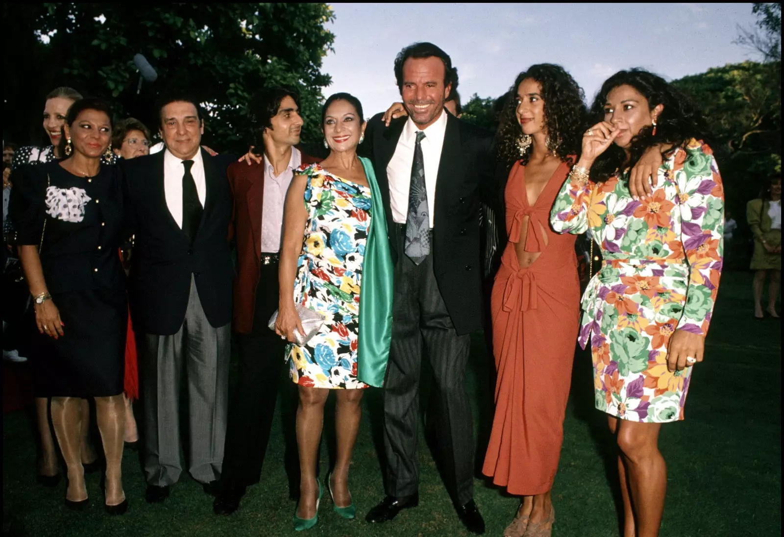 Carmen Flores El Pescaílla Antonio Flores Lola Flores Julio Iglesias Rosario și Lolita la Madrid în anii 80.