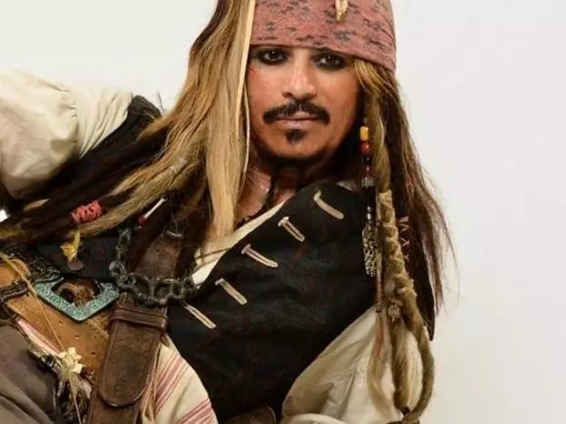 It's not Johnny Depp, it's Ronnie Rodriguez.