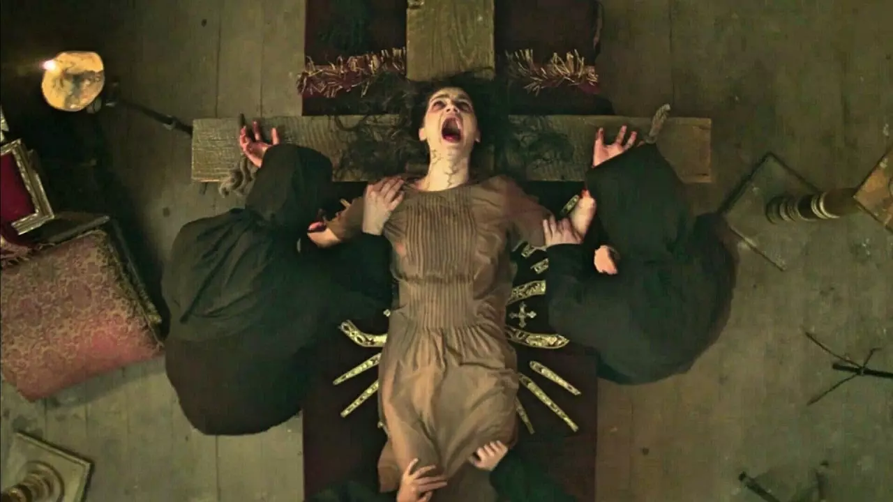 Still aus 'The Crucifixion'