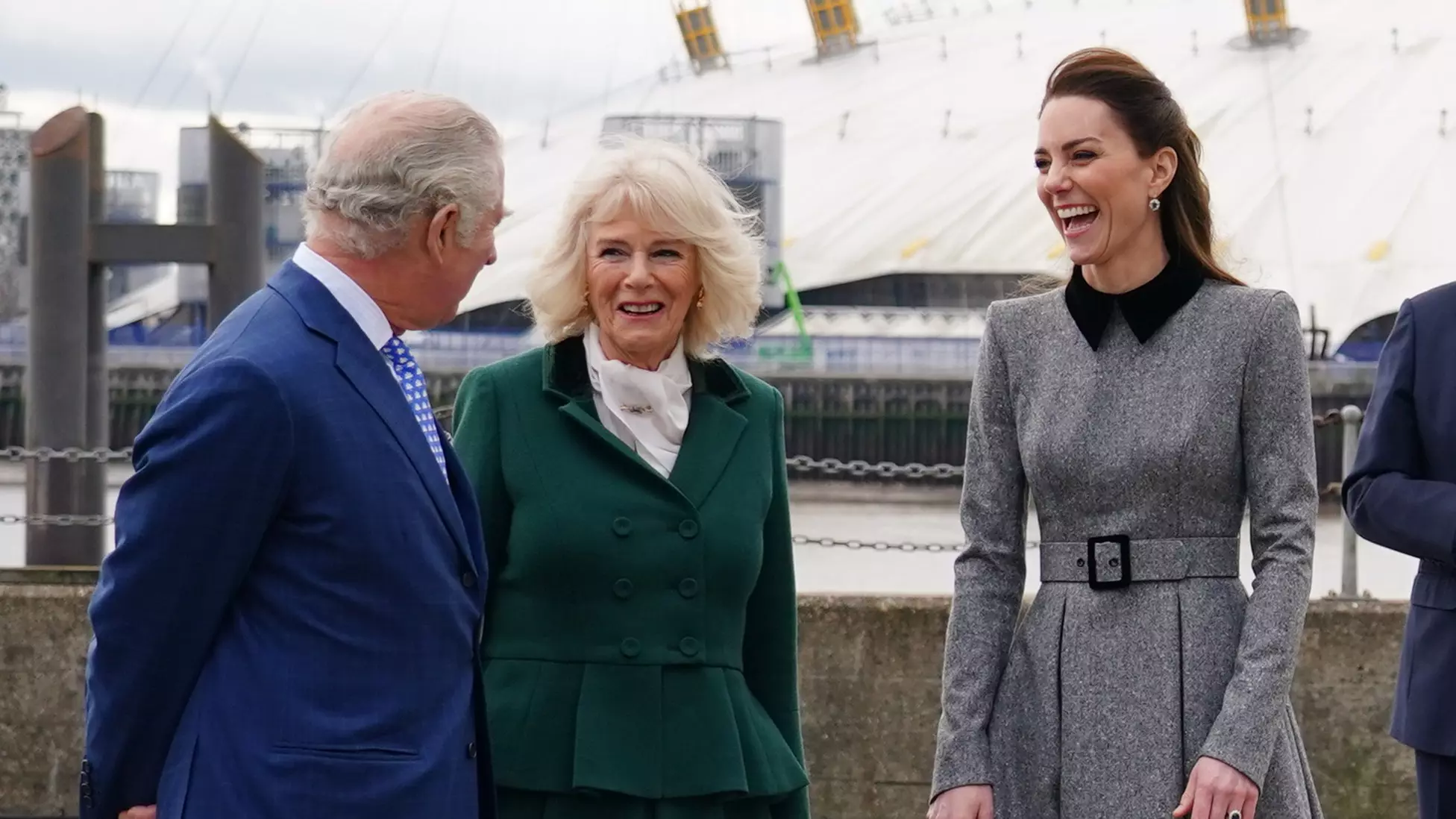 O príncipe Carlos e as duquesas Camilla e Kate en Londres