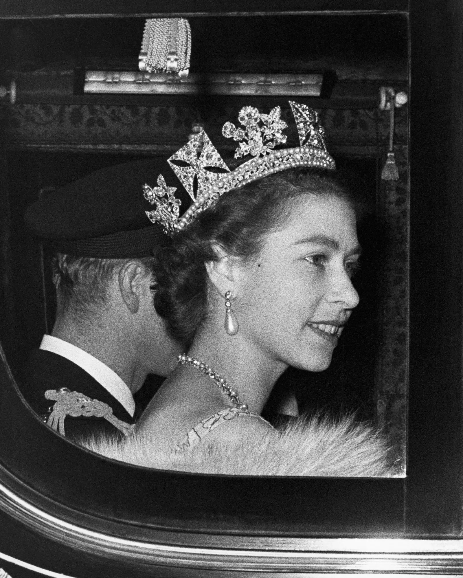 Elizabeth II på vej til parlamentet