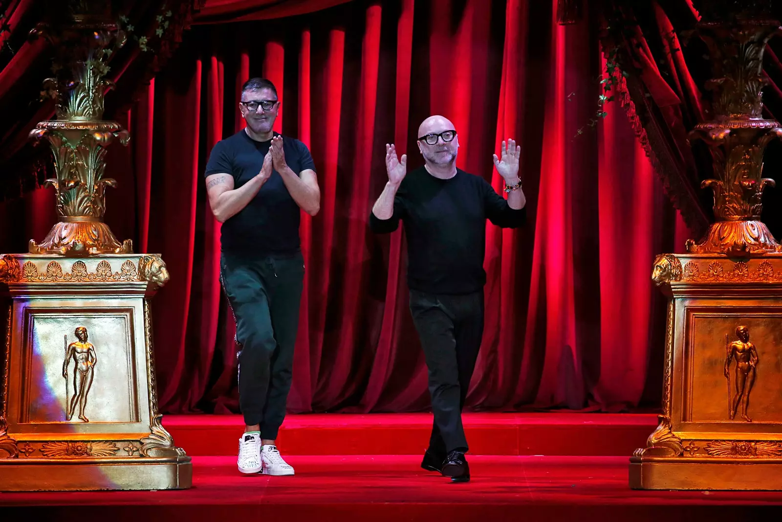 Domenico et Stefano saluant l'un de leurs défilés.