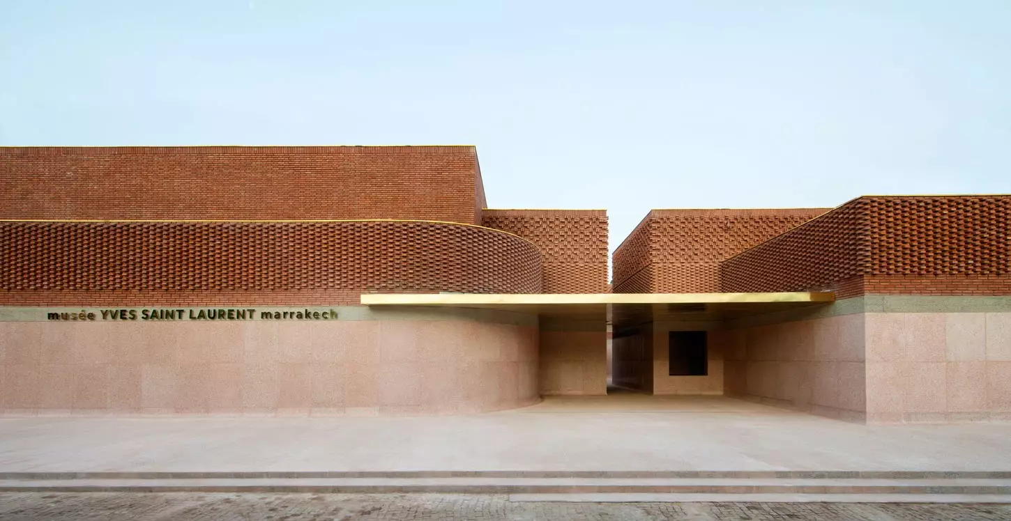 Gevel van het Yves Saint Laurent Museum in Marrakech.