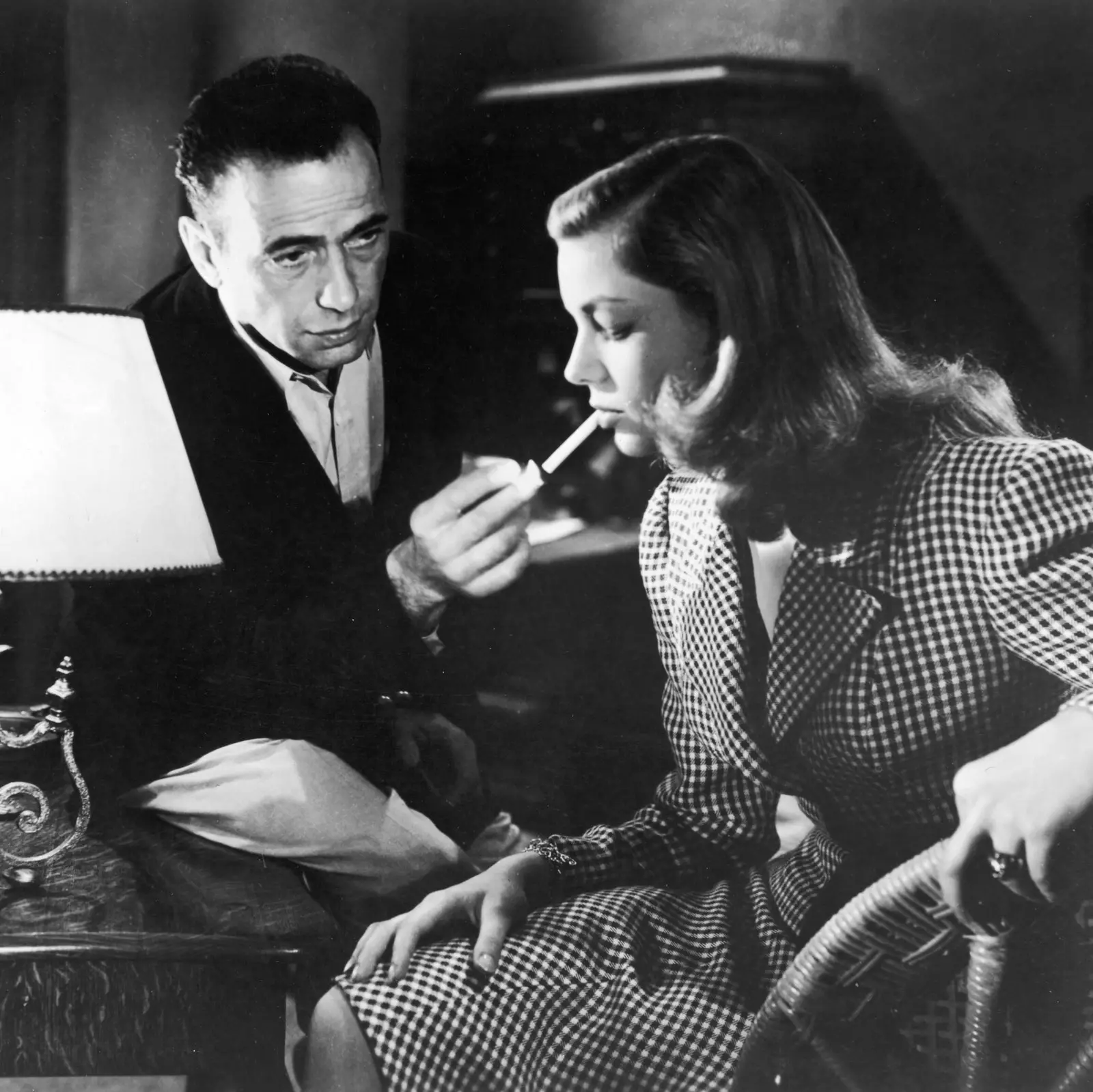 Bogart Bacall và các trận đấu trong bức ảnh tĩnh từ 'To Have and Have Not'.