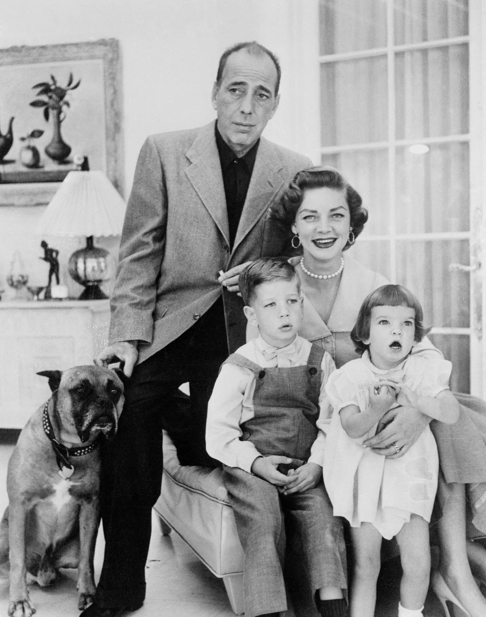 Retrato de família Bogart e Bacall com seus filhos Stevie e Leslie.