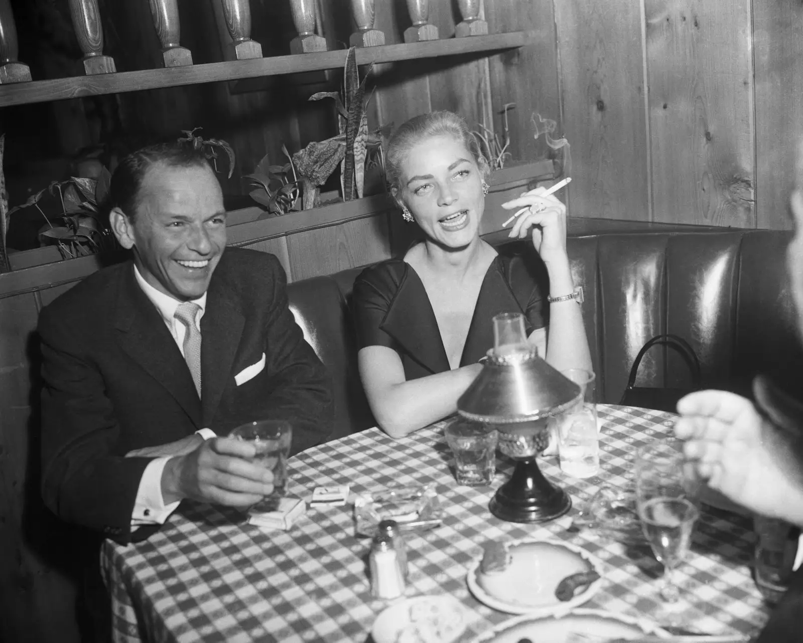 Sinatra e Lauren Bacall em 1957.