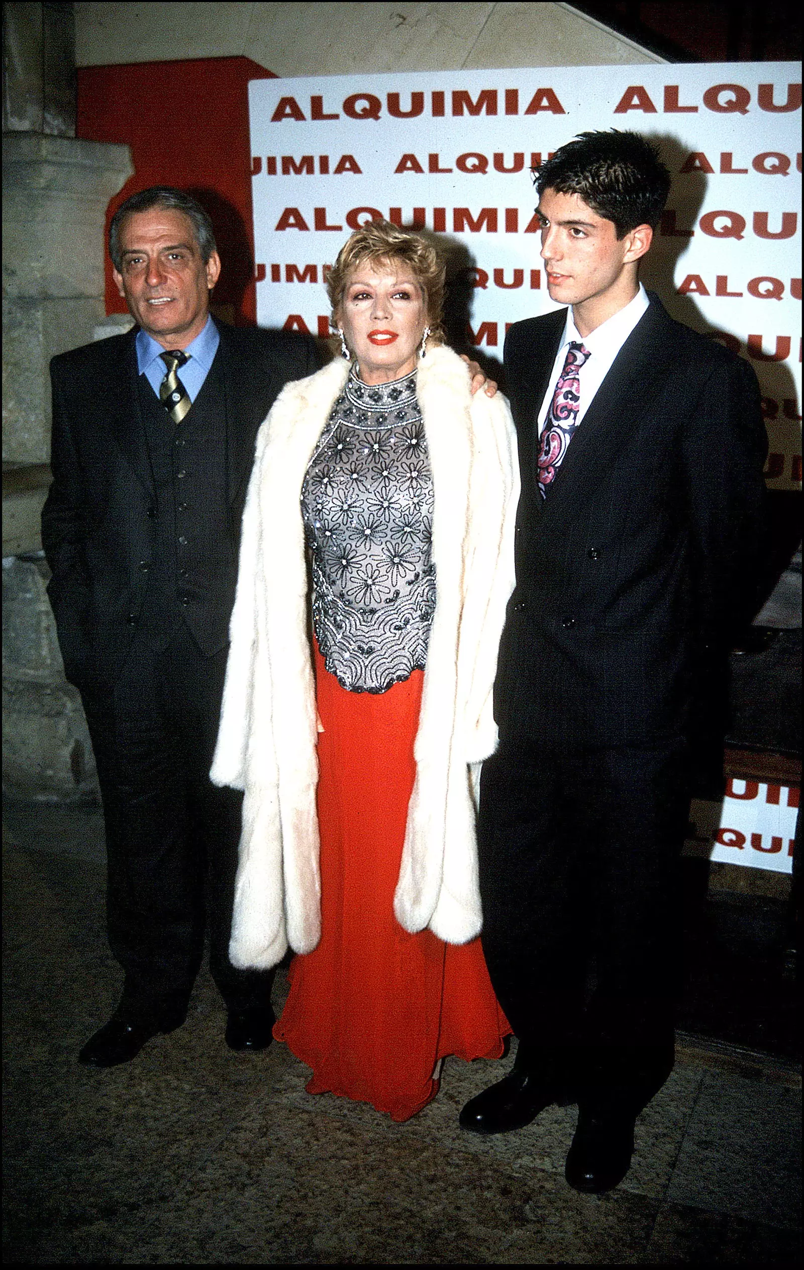 Мария Химнес Пепе Санчо и ее сын Алехандро на дне рождения актера в 2001 году.
