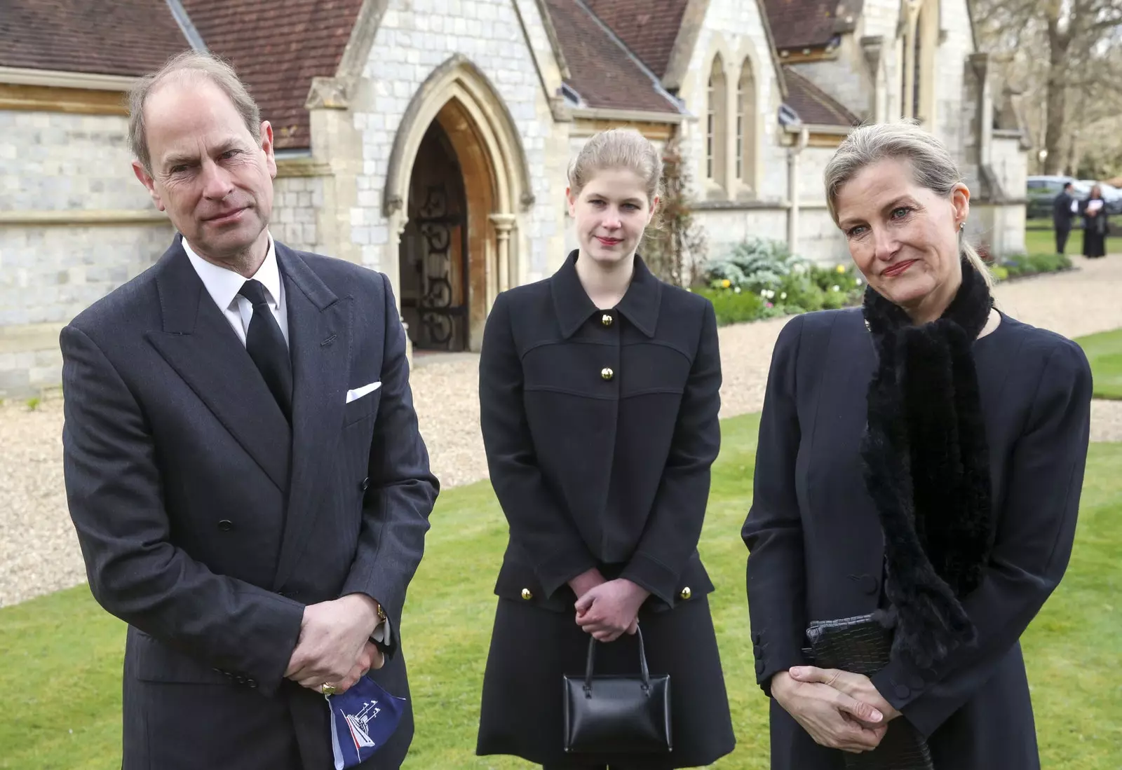 Lady Louise s rodiči na mši za svého dědečka vévodu z Edinburghu.