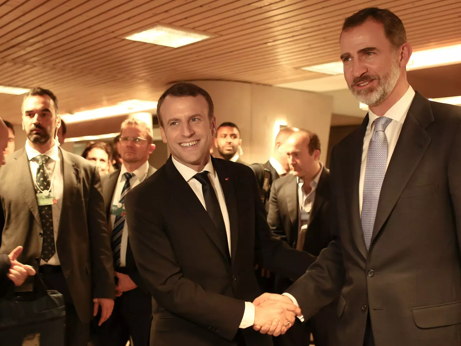 Den Emmanuel Macron an de Kinnek Felipe um World Economic Forum zu Davos 2018.