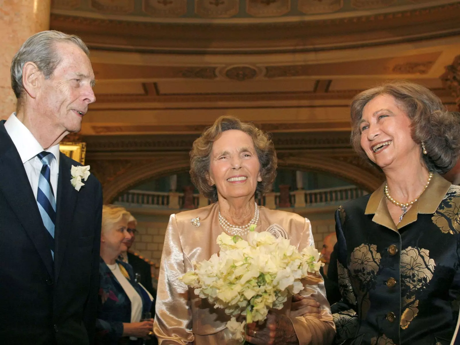 Miguel di Romania con sua moglie, la regina Anna e la regina Sofia, celebrano il loro 60° anniversario di matrimonio nel 2008.