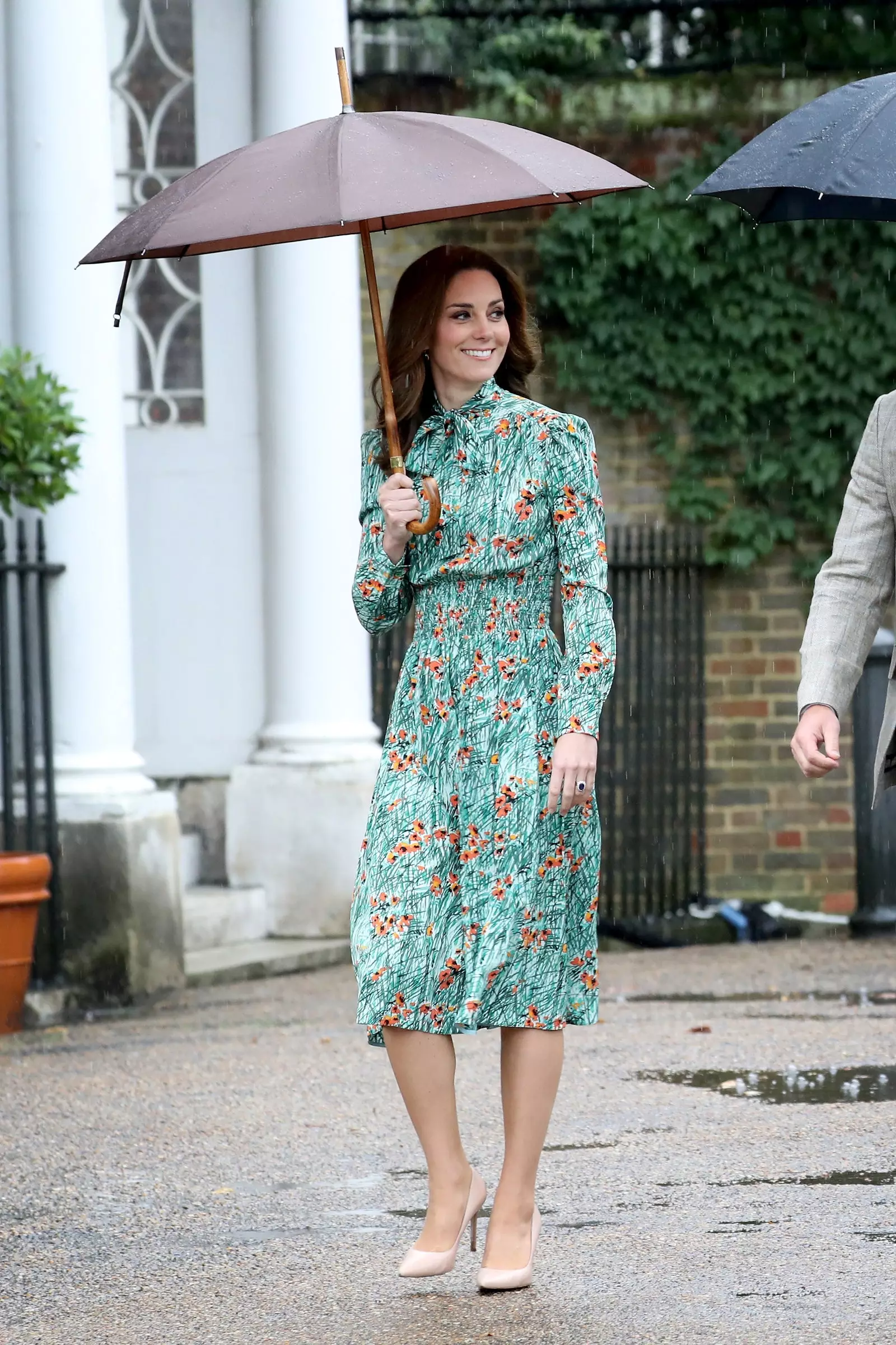 Kate Middleton 2017an lorategi baten irekieran, Diana printzesari omenaldi gisa.