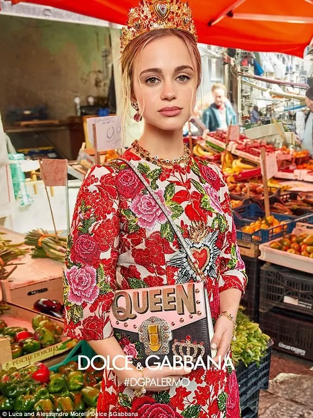 Lady Amelia Windsor untuk kempen Dolce Gabbana Fall 2017.