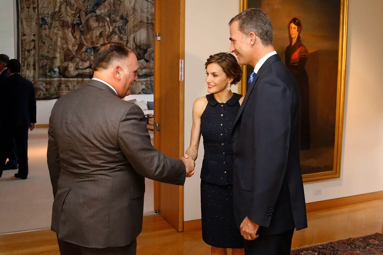 José Andrs bersama raja dan permaisuri Sepanyol pada 2015.