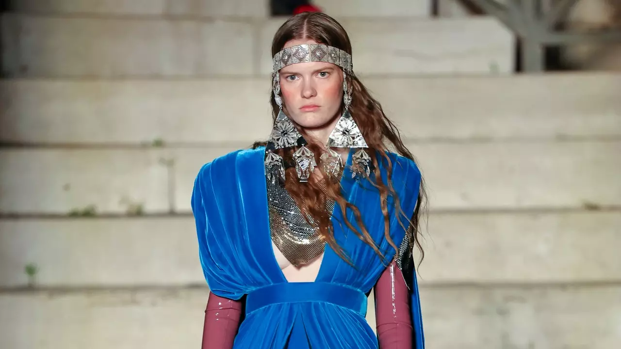 Gucci ਆਪਣੇ ਨਵੇਂ ਫੈਸ਼ਨ ਸ਼ੋਅ ਨਾਲ 13ਵੀਂ ਸਦੀ ਦੇ ਕਿਲ੍ਹੇ ਨੂੰ ਰੰਗਾਂ ਅਤੇ ਫੈਸ਼ਨ ਨਾਲ ਭਰ ਦਿੰਦਾ ਹੈ