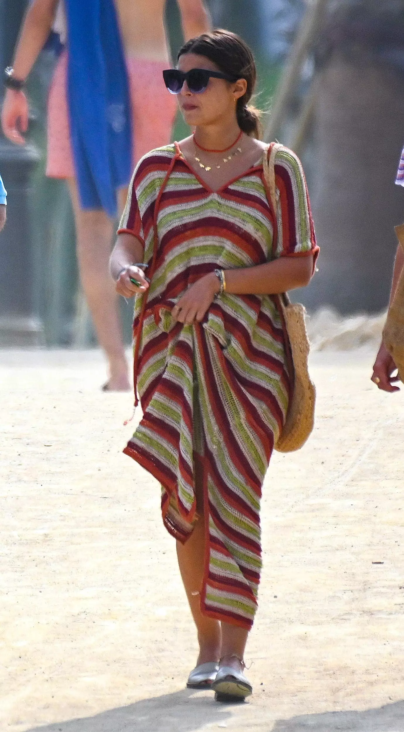 Tana Rivera wandelt in de zomer van 2021 door Marbella.