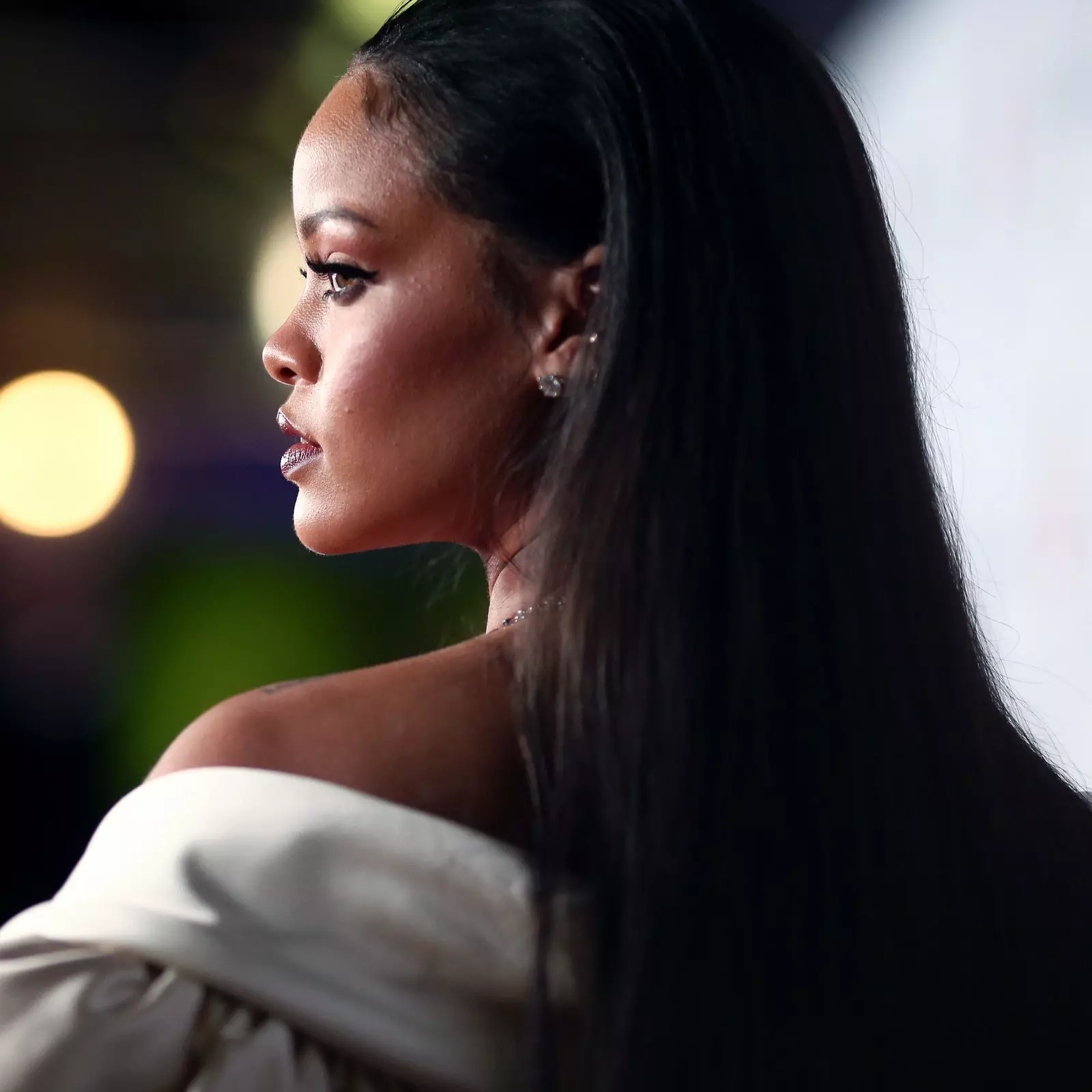 Rihanna verbijsterd na het vinden van een meisje zoals zij