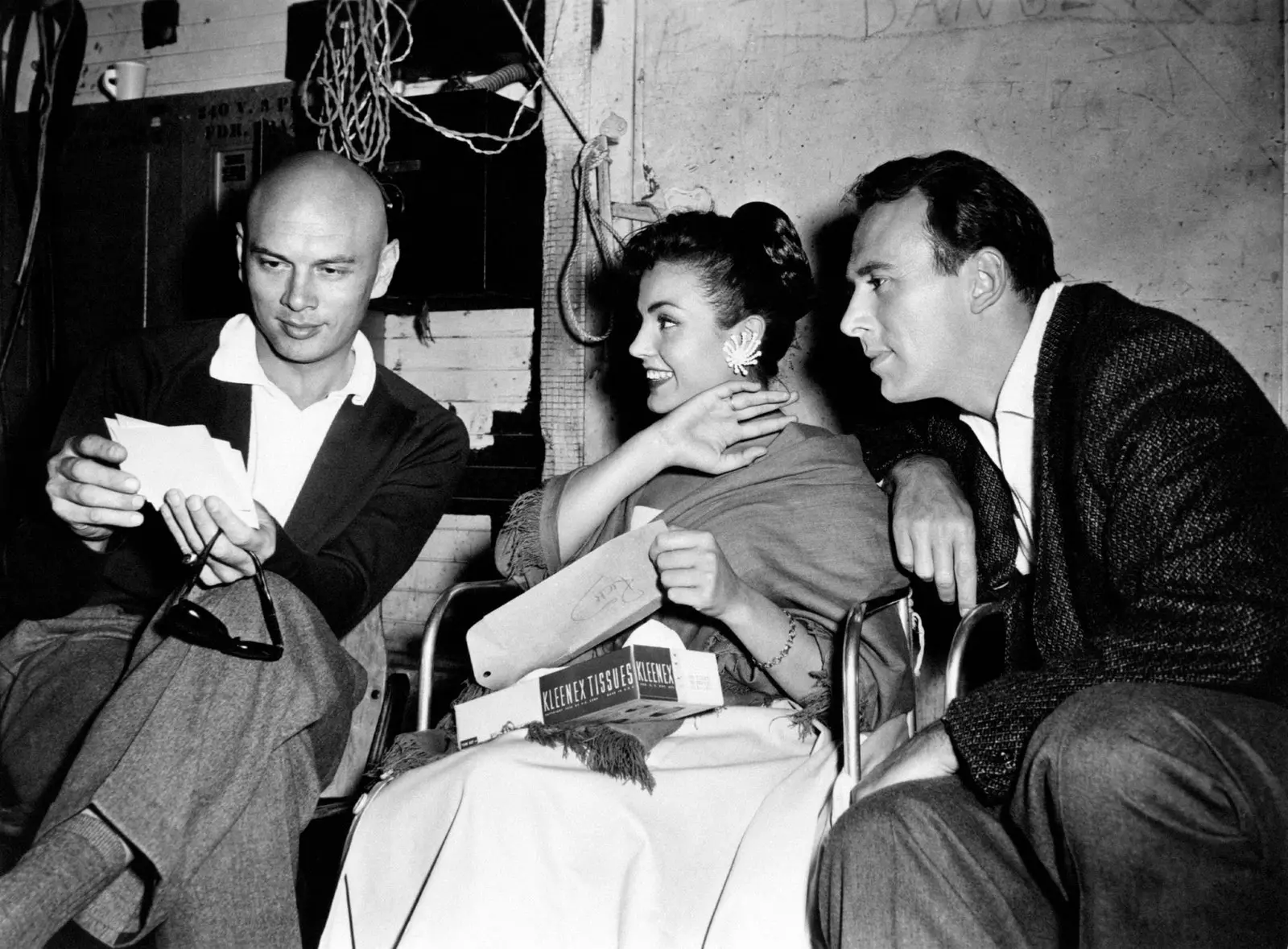 Carmen Sevilla amb Yul Brynner i Augusto Algueró.