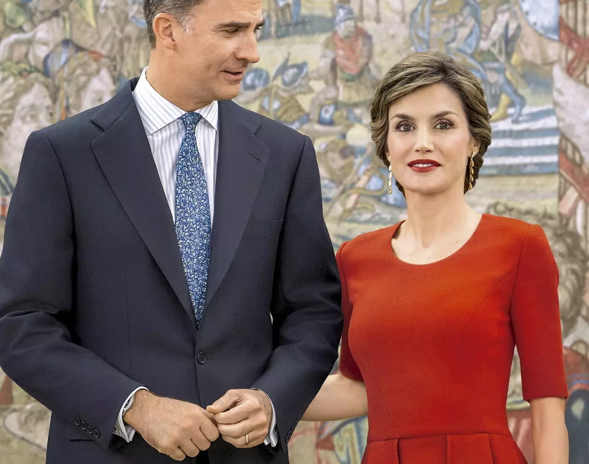 Felipe de Borbón och Letizia Ortiz fotograferade på Zarzuela Palace för juniomslaget av Vanity Fair.