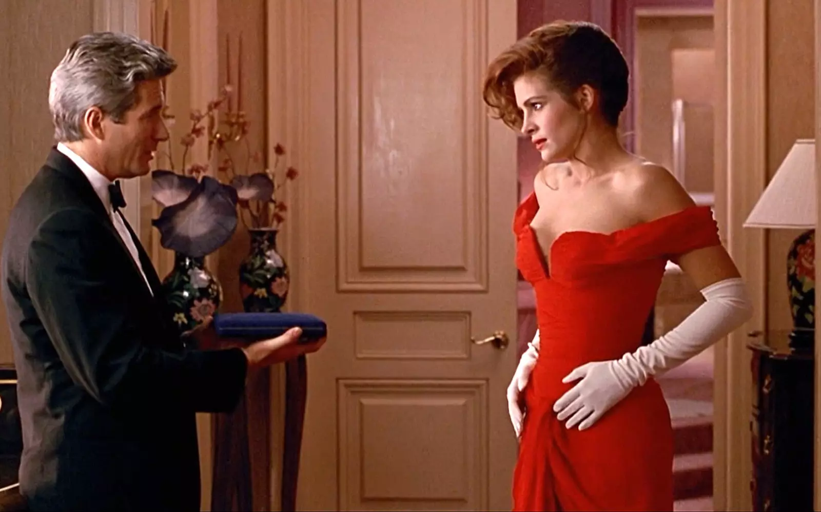 Ang sikat nga pula nga Valentino suit ni Julia Roberts sa 'Pretty Woman'.