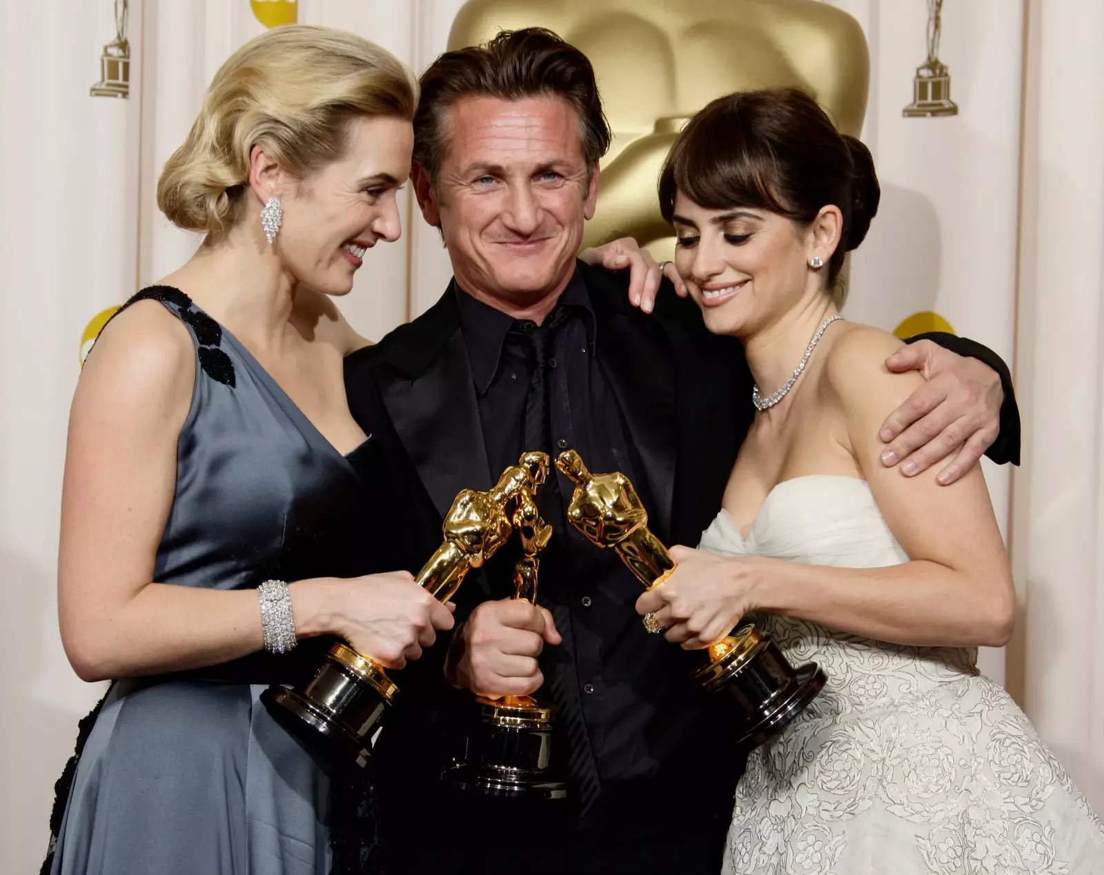 Sean Penn yana da shekaru 60 ya yi aure uku yara biyu da Oscar biyu