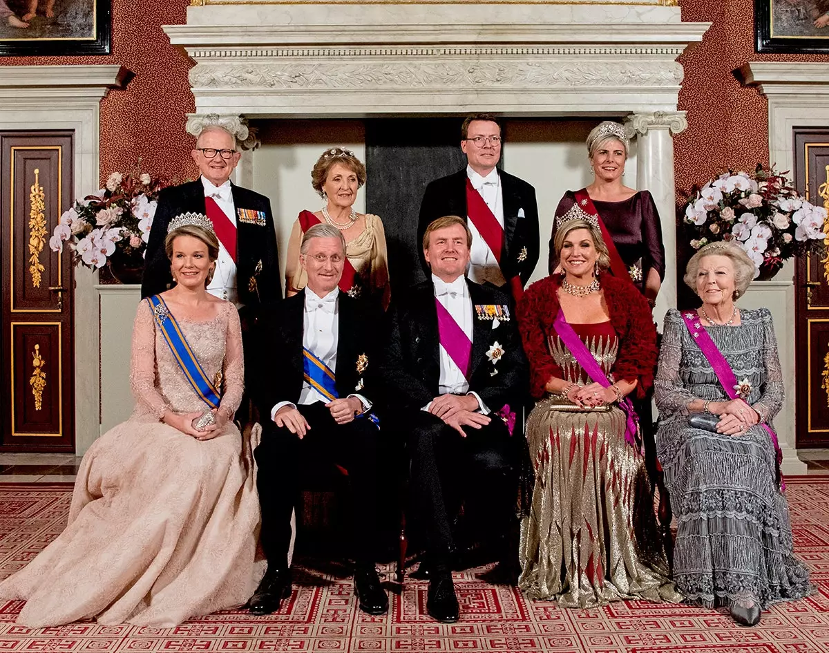 Os reis e a raíña de Holanda e Bélxica posando antes da cea de gala.