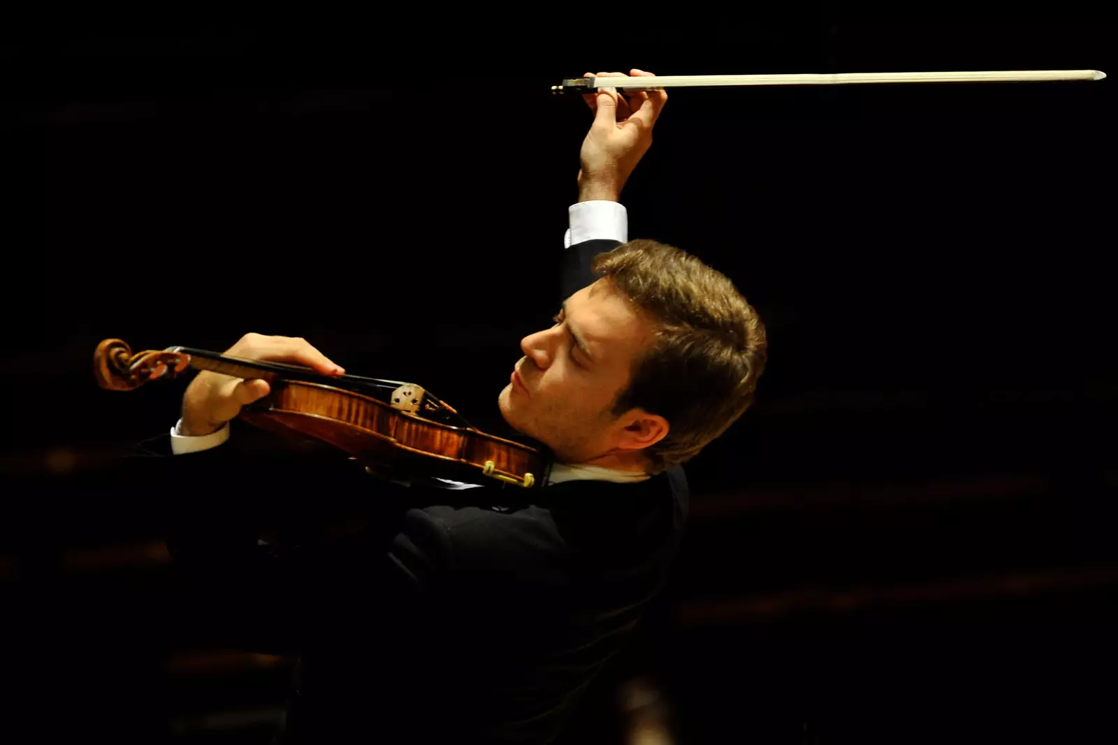 Pemain biola Perancis yang terkenal dan virtuoso, Renaud Capuçon.