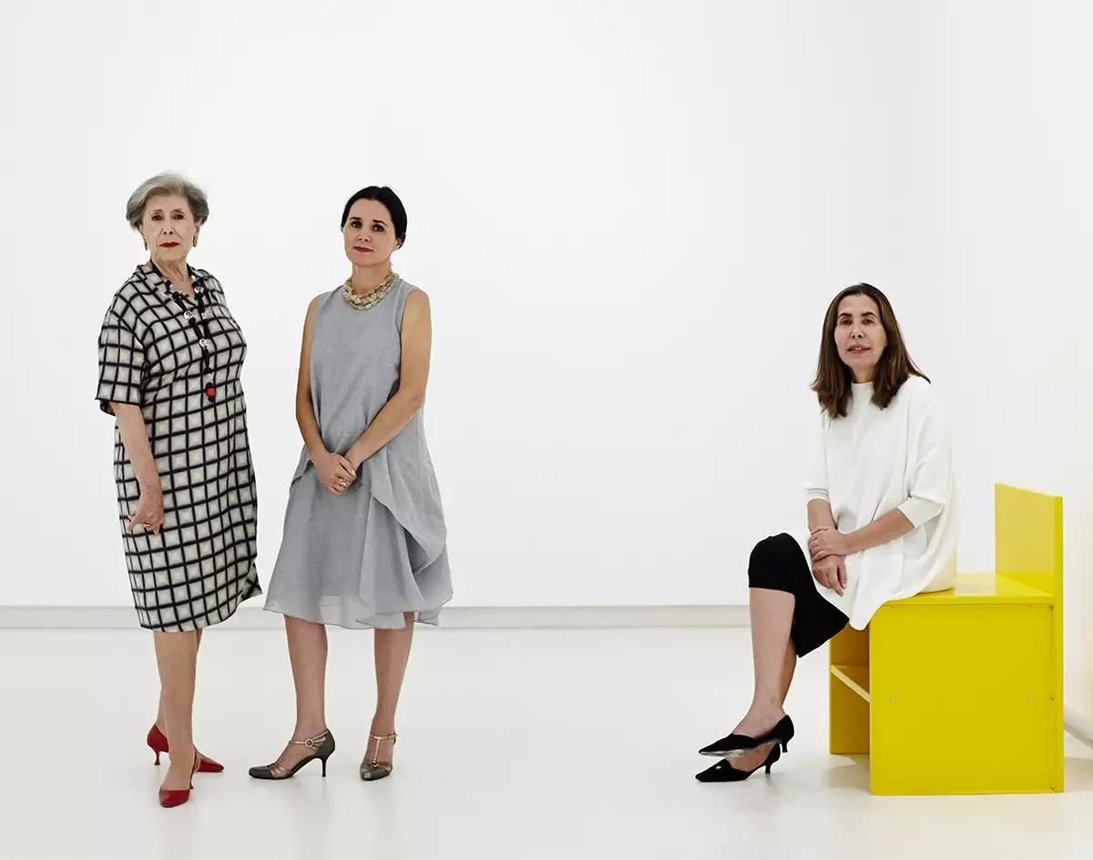 From right to left Elvira González and her daughters Elvira Mignoni and Isabel Mignoni.