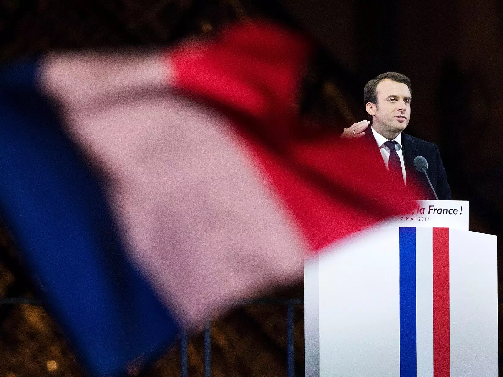 Macron intii uu khudbadiisa ku guda jiray ka dib markii uu maqlay natiijadii ka dhigtay madaxweynaha Faransiiska.