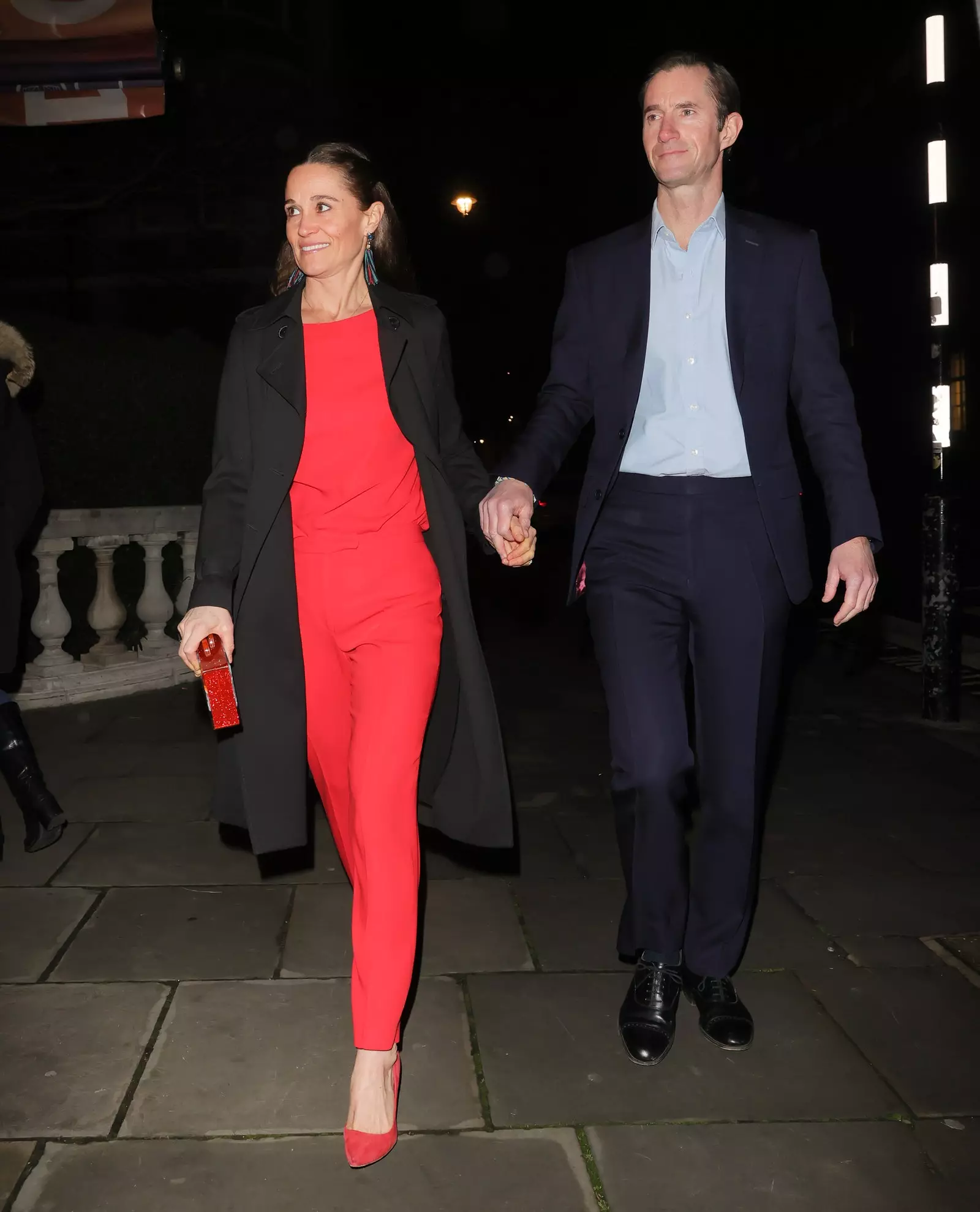 ម៉ូដក្រវិលពណ៌ក្រហម Pippa Middleton ចុងក្រោយបង្អស់របស់ក្រវិល Carolina Herrera ជាមួយនឹងត្រាអេស្ប៉ាញ និងរូបមន្តដើមបំផុត...