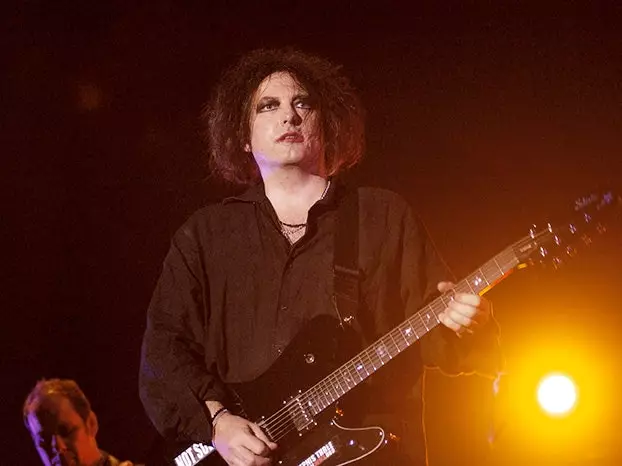 Один із 46 000 Роберт Смітів. Це той з The Cure.