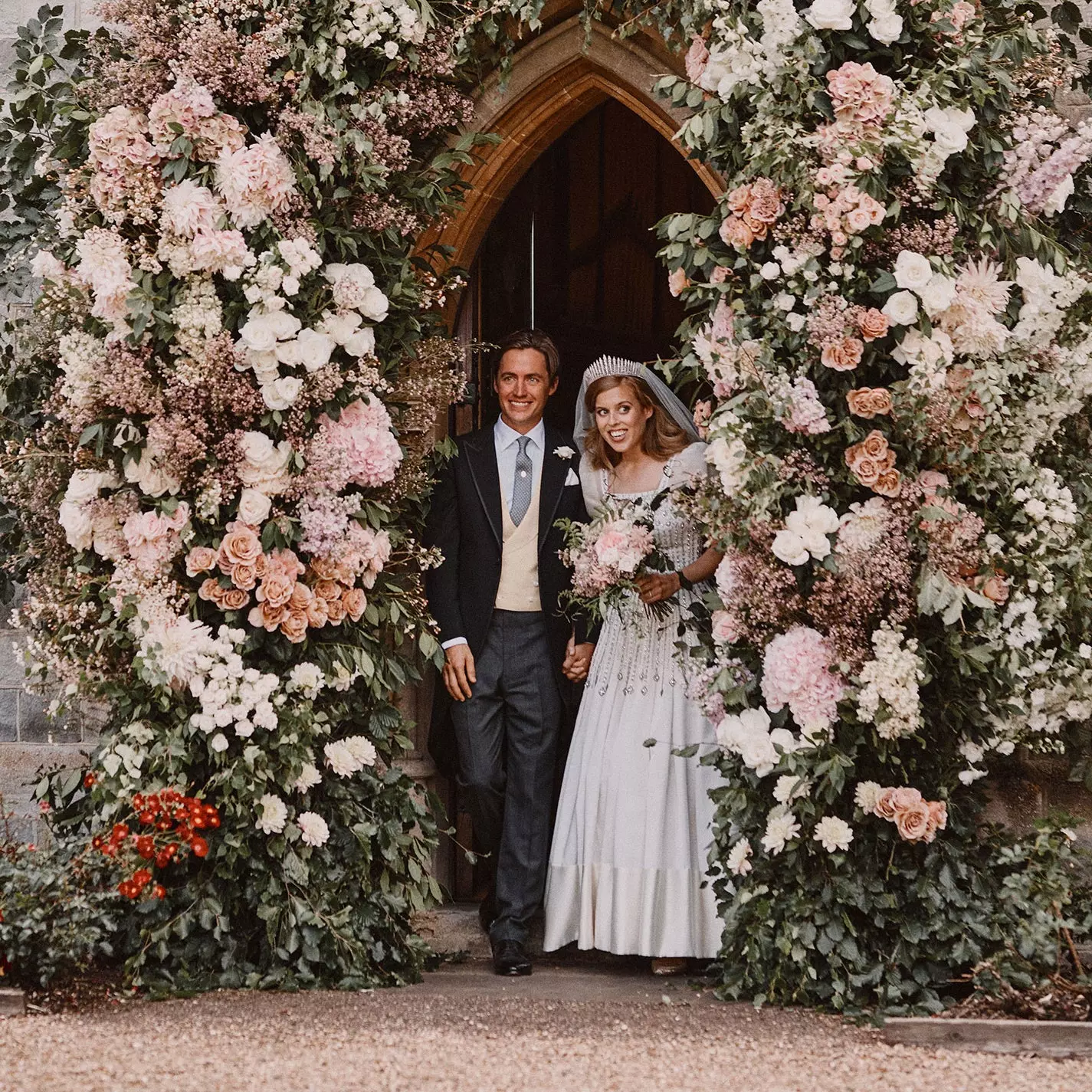 Edoardo Mapelli et Beatrice d'York dans la chapelle All Saints du Royal Lodge Windsor le jour de leur mariage.