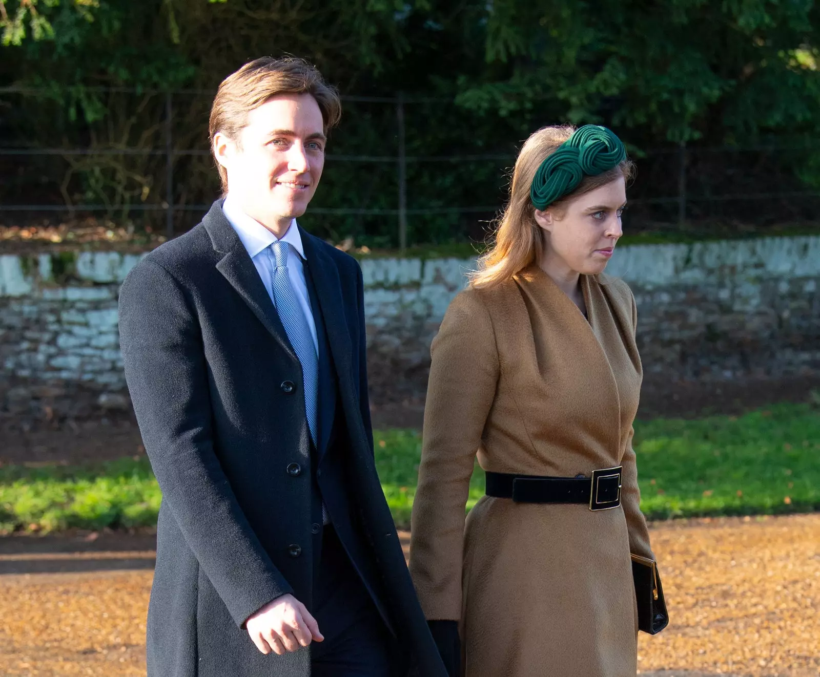 A princesa Beatrice de York participa da missa de Natal de Sandringham com seu noivo Edoardo Mapelli Mozzi.