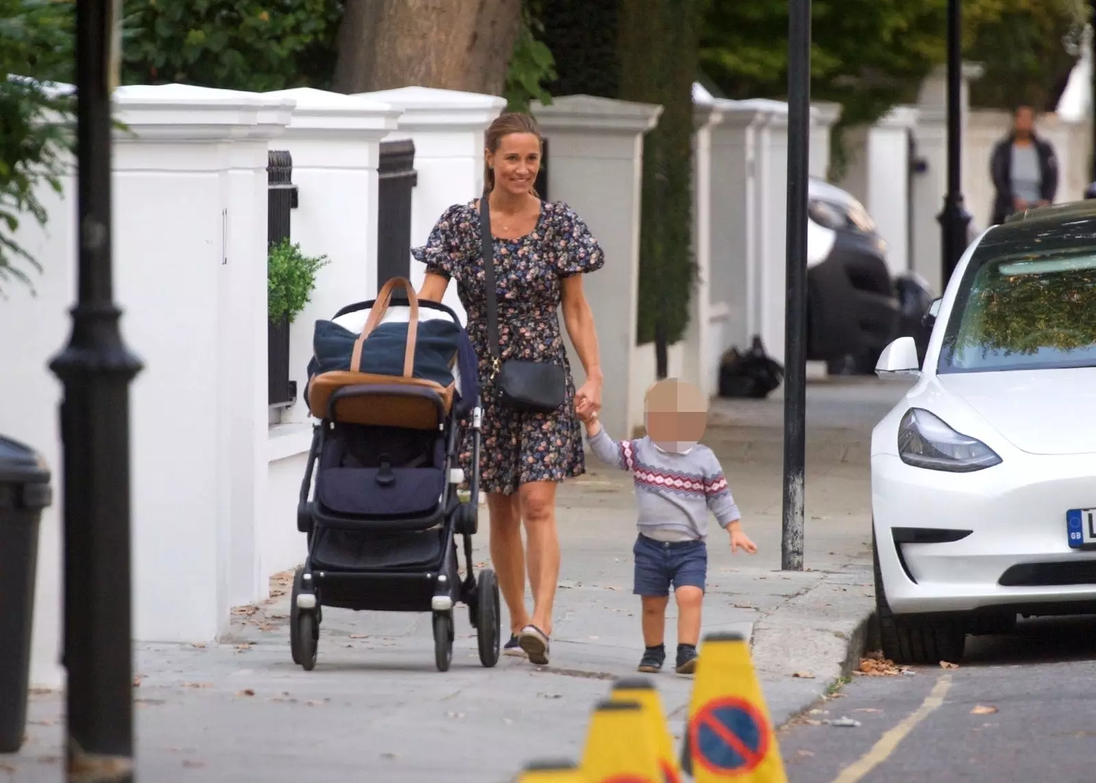 Pippa Middleton dans les rues de Londres avec son fils Arthur.