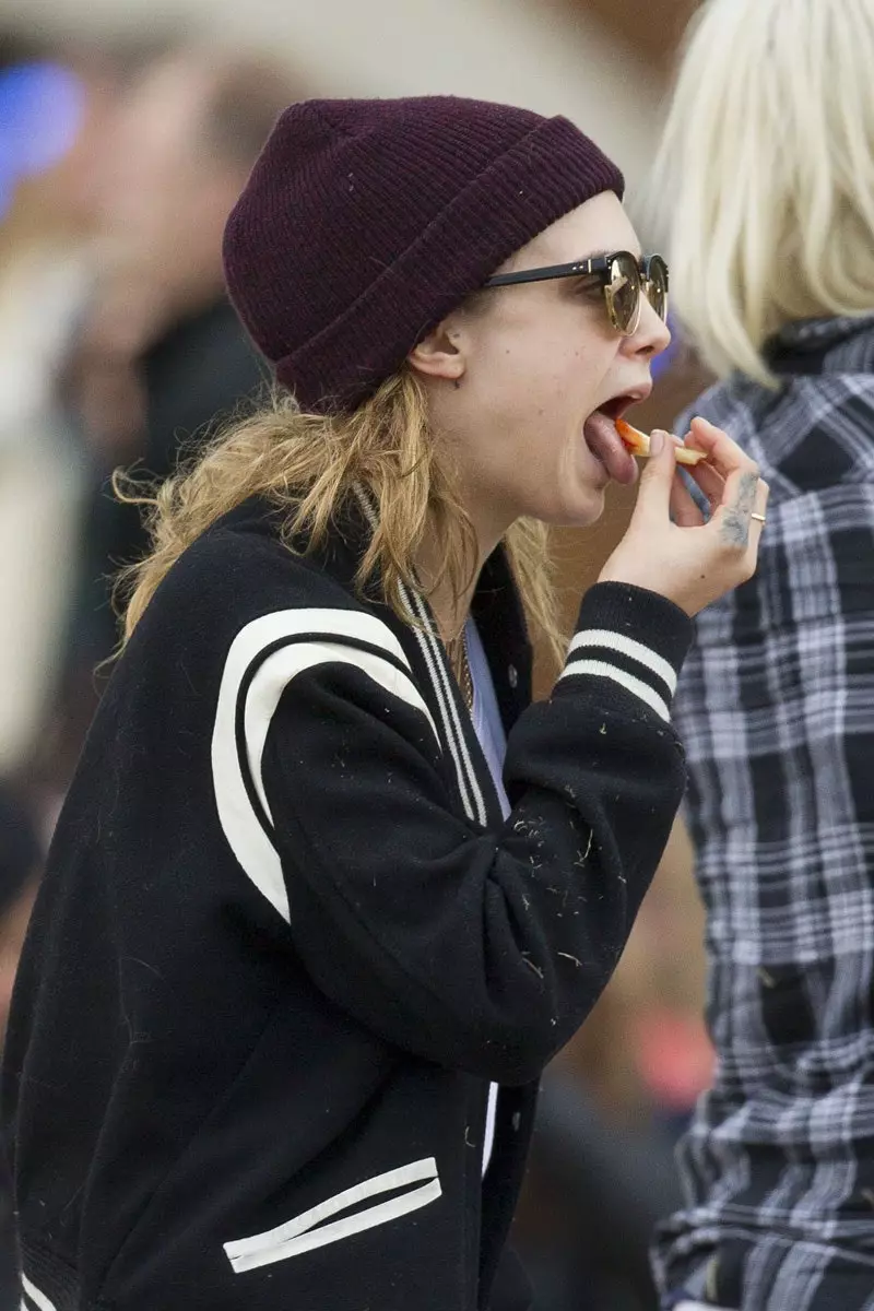 Guida per godersi un festival come Cara Delevingne