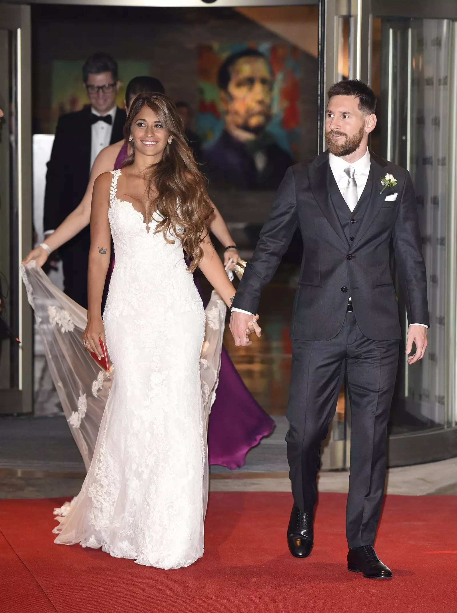 Antonella Rocuzzo in einem Kleid von Rosa Clar bei ihrer Hochzeit mit Messi.