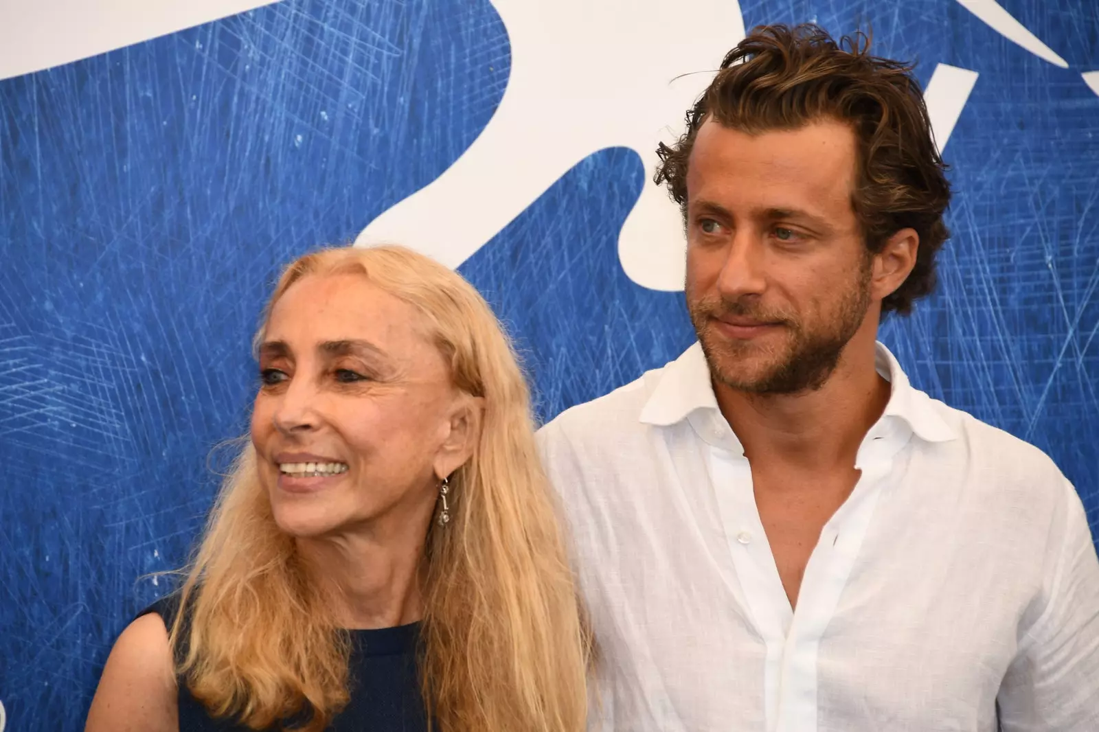 Franca Sozzani sareng Francesco Carrozzini nalika presentasi 'Chaos and Creation Franca' di Festival Film Venice...