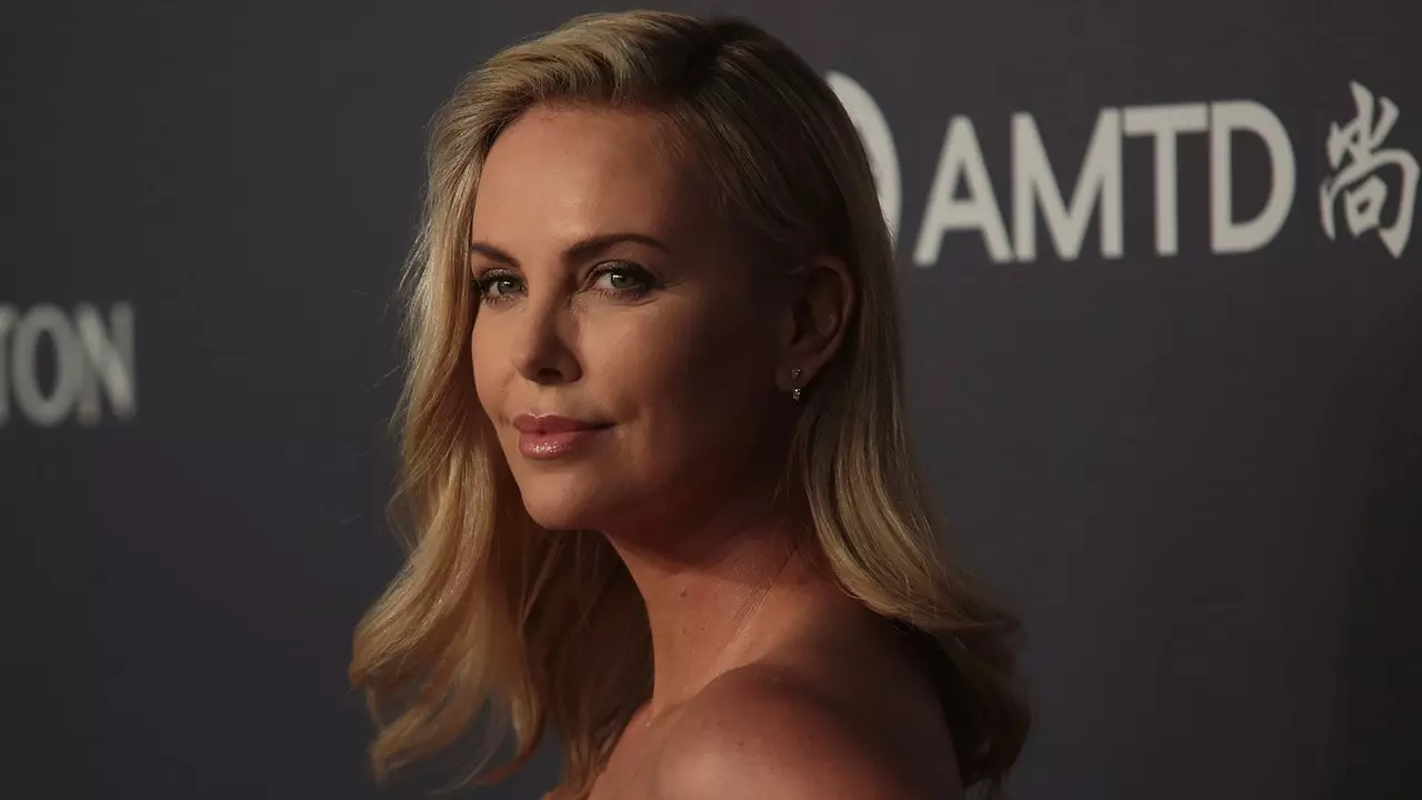 Charlize Theron ยืนขึ้น Pablo Motos