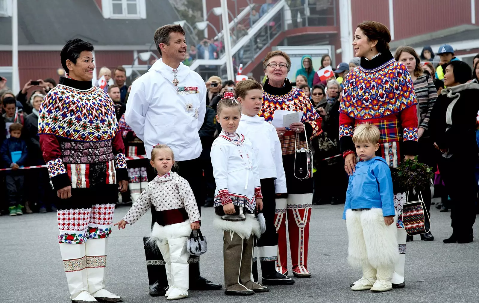 Federico e Maria di Danimarca durante una delle loro ultime visite in Groenlandia.